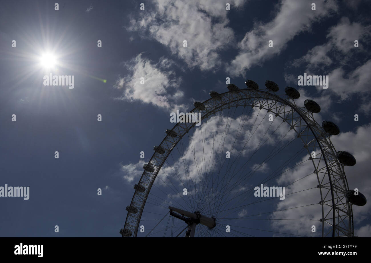The sun shines over the London Eye, London Stock Photo - Alamy