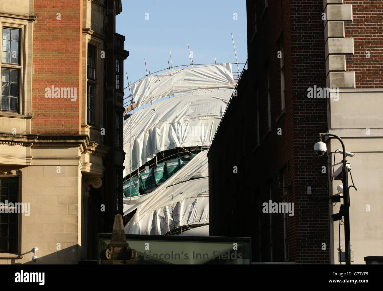 Scene building collapse on hi-res stock photography and images - Alamy