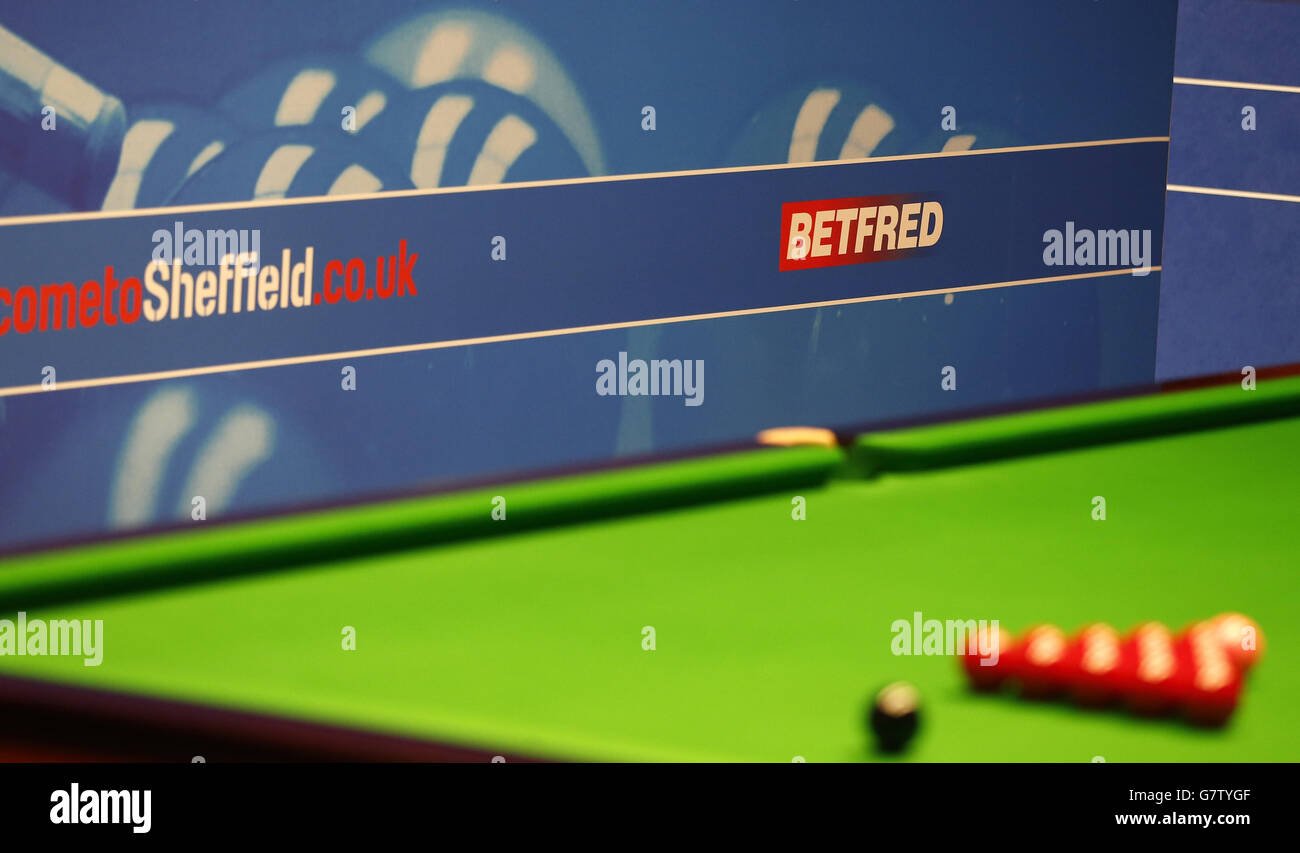 Crucible snooker tables hi-res stock photography and images - Alamy