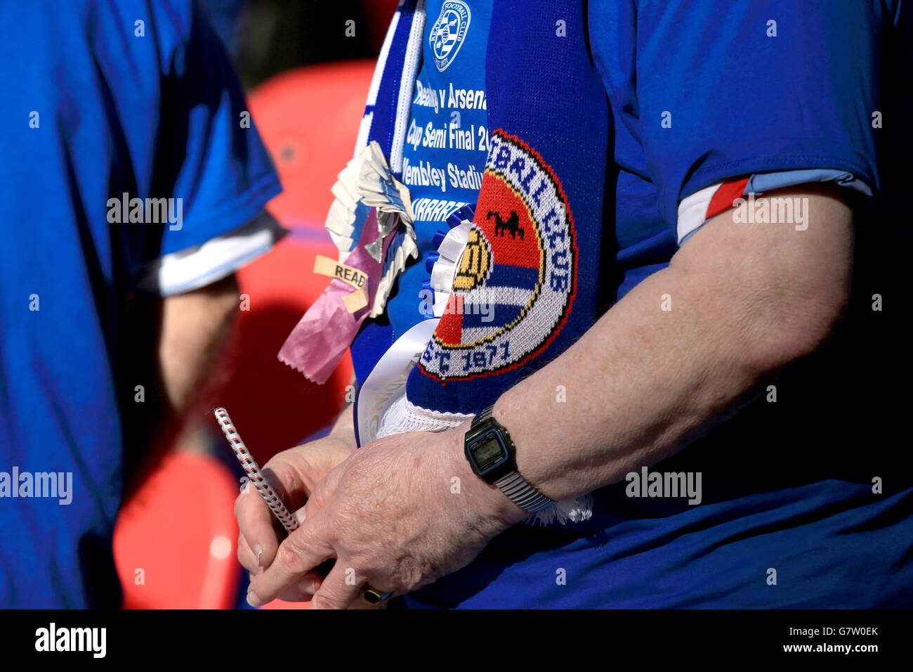 Reading fans in the stands hi-res stock photography and images - Alamy