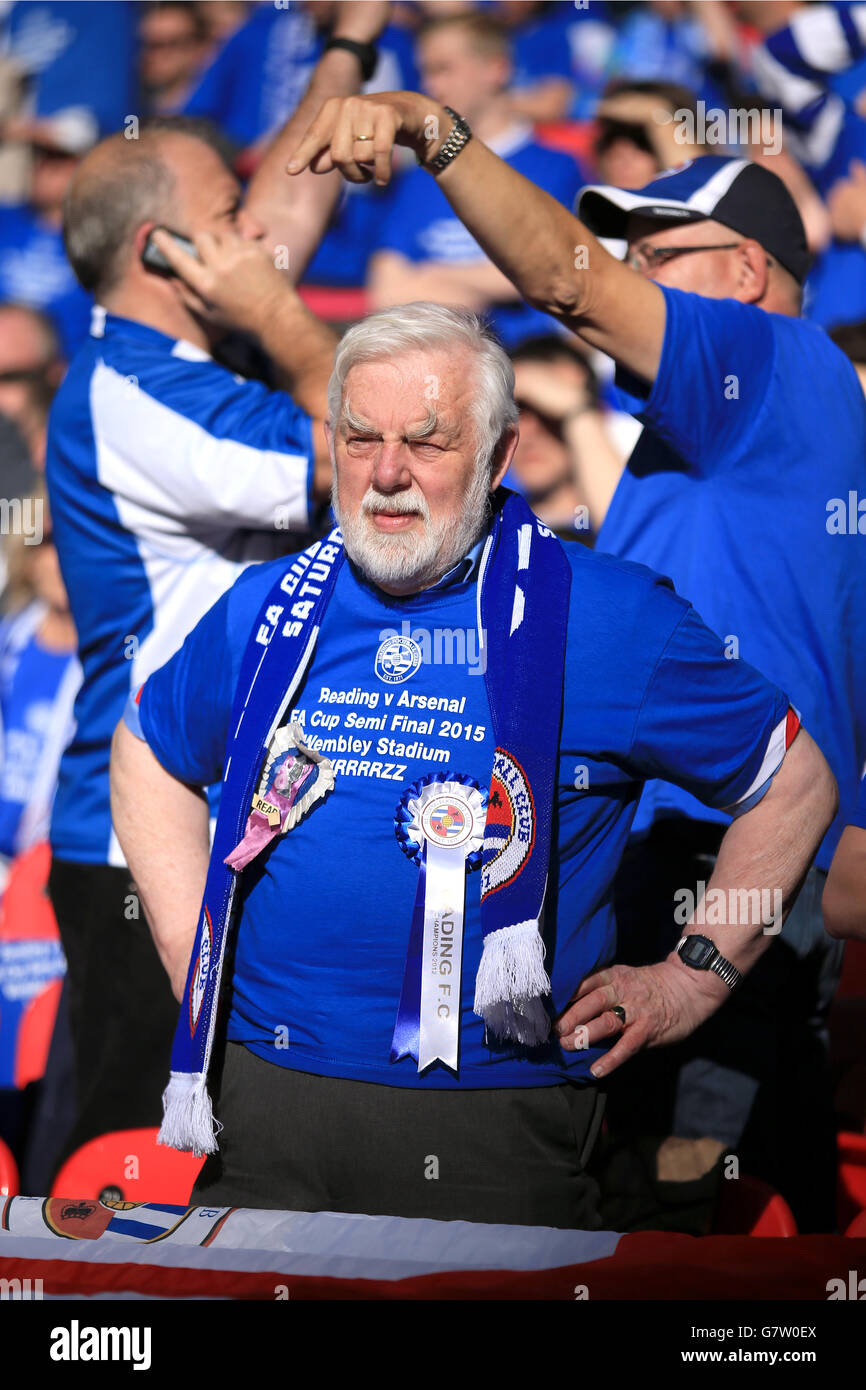 Reading fans in stands game hi-res stock photography and images - Alamy
