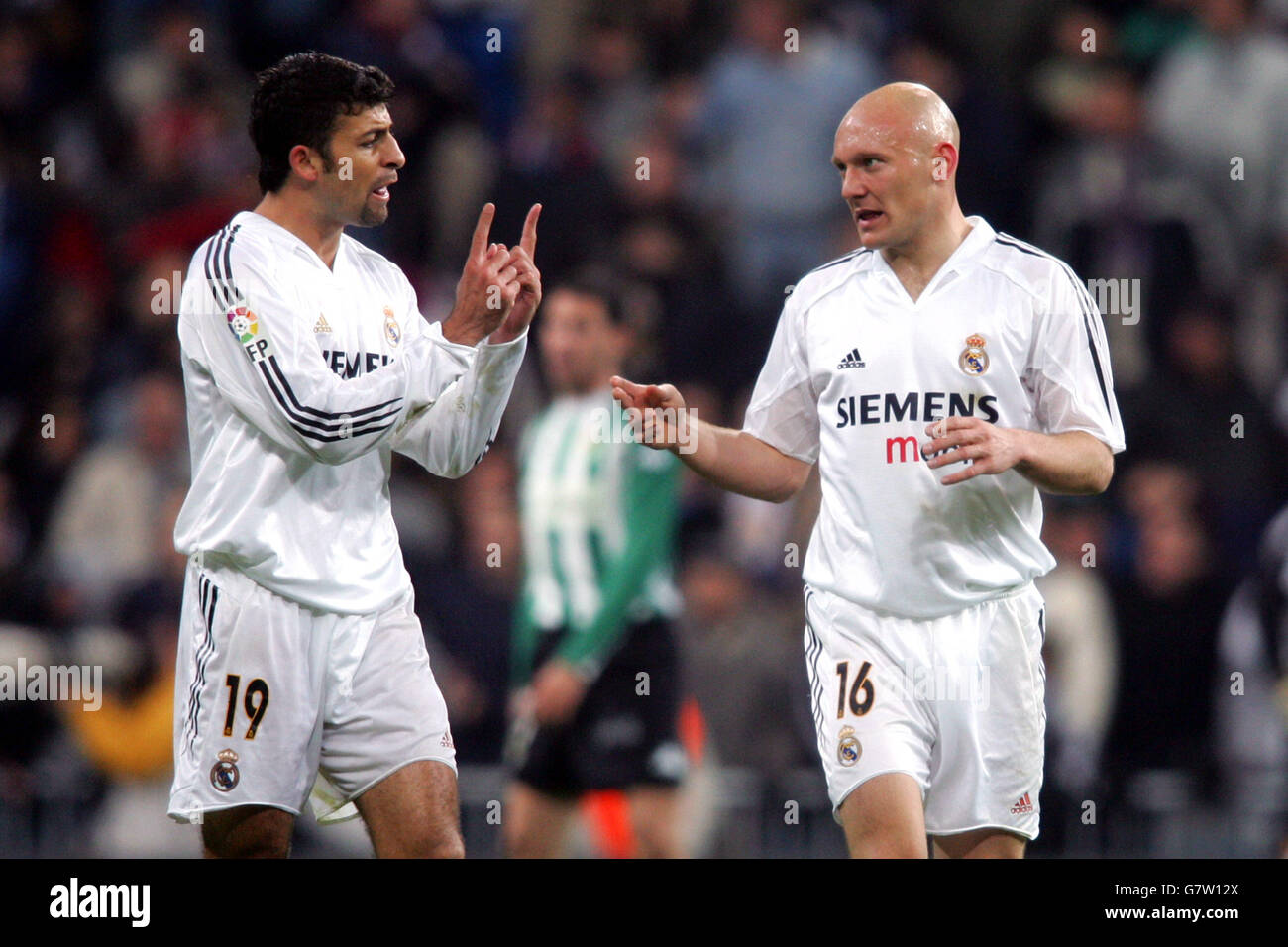 Real madrids walter samuel hi-res stock photography and images - Alamy