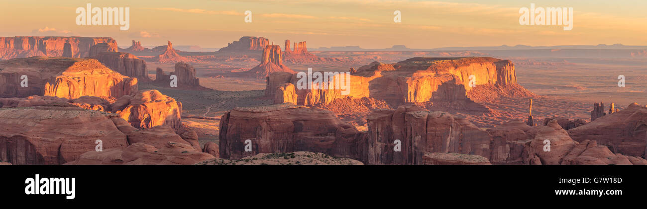 Hunts mesa monument valley hi-res stock photography and images - Alamy