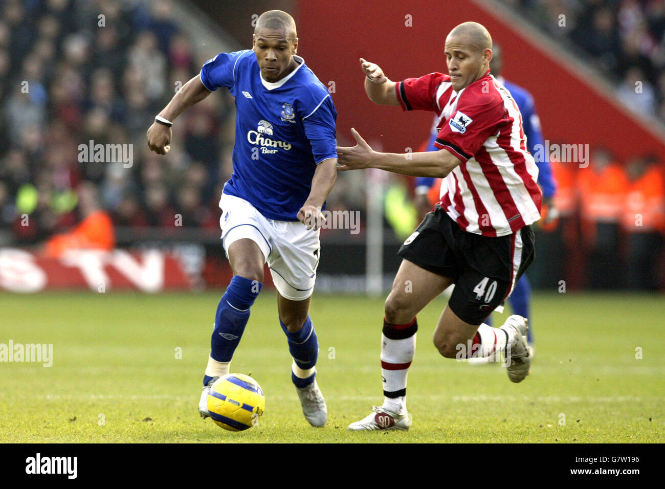 Southampton's Nigel Quashie (r) and Everton's Marcus Bent (l) battle ...