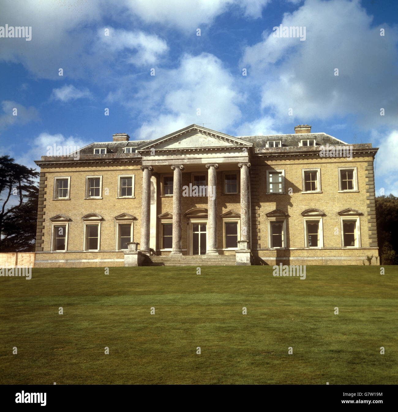 Broadlands house hi-res stock photography and images - Alamy