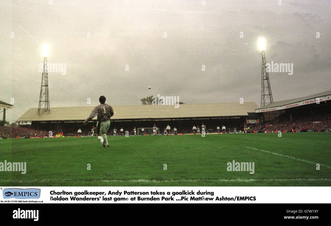 Charlton goalkeeper, Andy Patterson takes a goalkick during Bolton ...