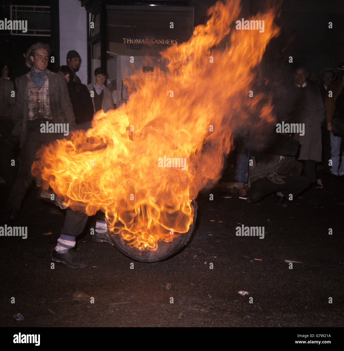 Tar barrel burning ceremony hi-res stock photography and images - Alamy