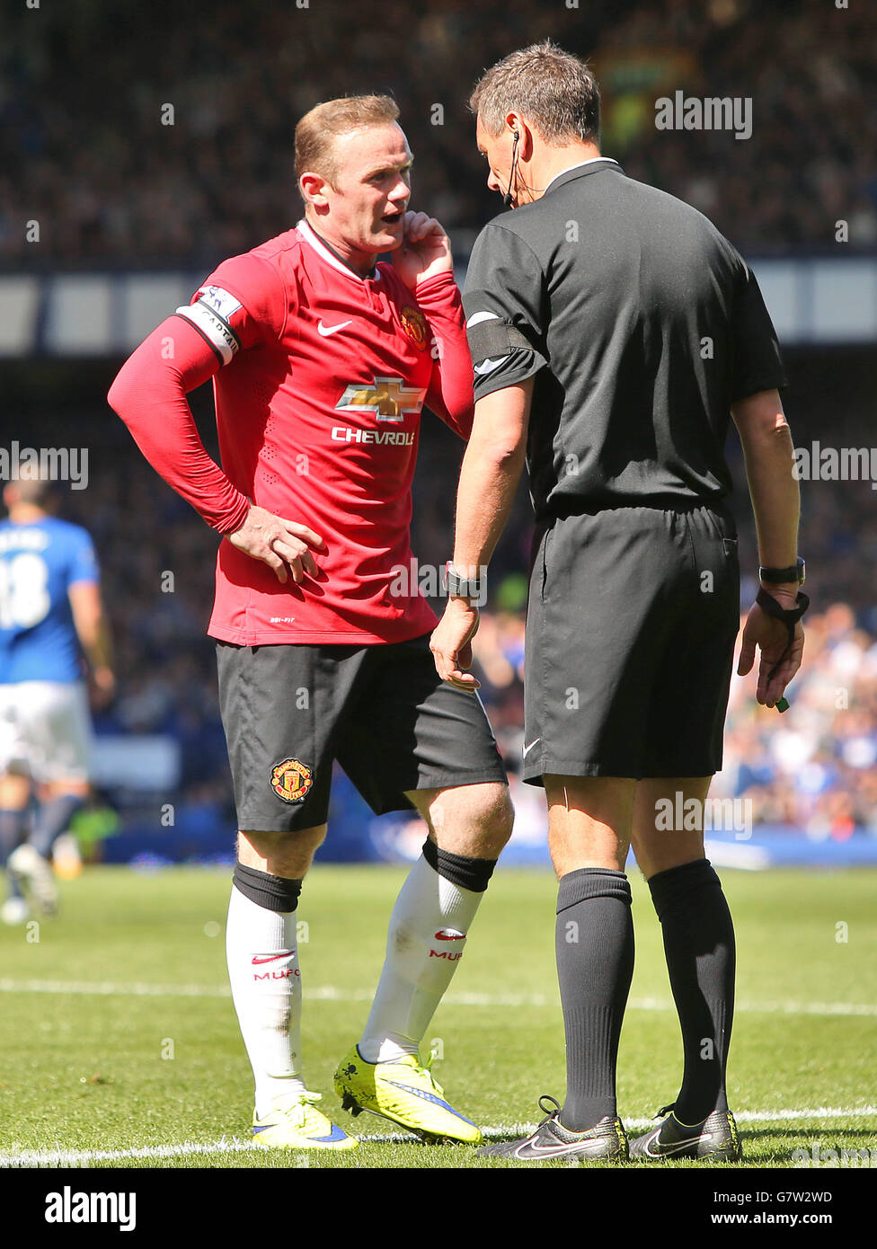 Manchester United's Wayne Rooney speaks with referee Andre Mariner ...