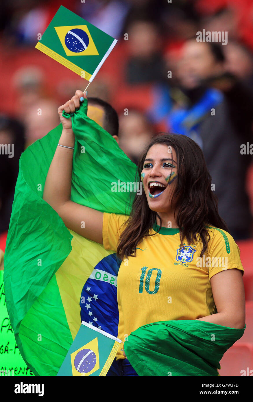 Chile fans arrive international friendly emirates stadium hi-res stock ...