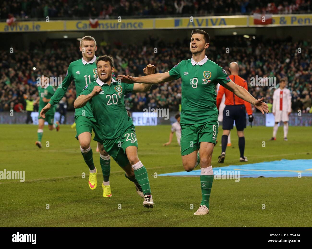 Republic of Ireland's Shane Long (right) celebrates scoring his sides ...