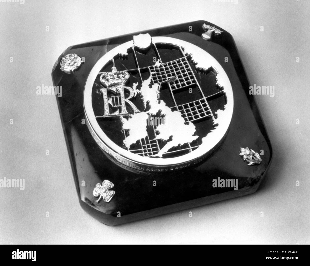 Industry - The Queen Inaugurates the Production of North Sea Oil from ...