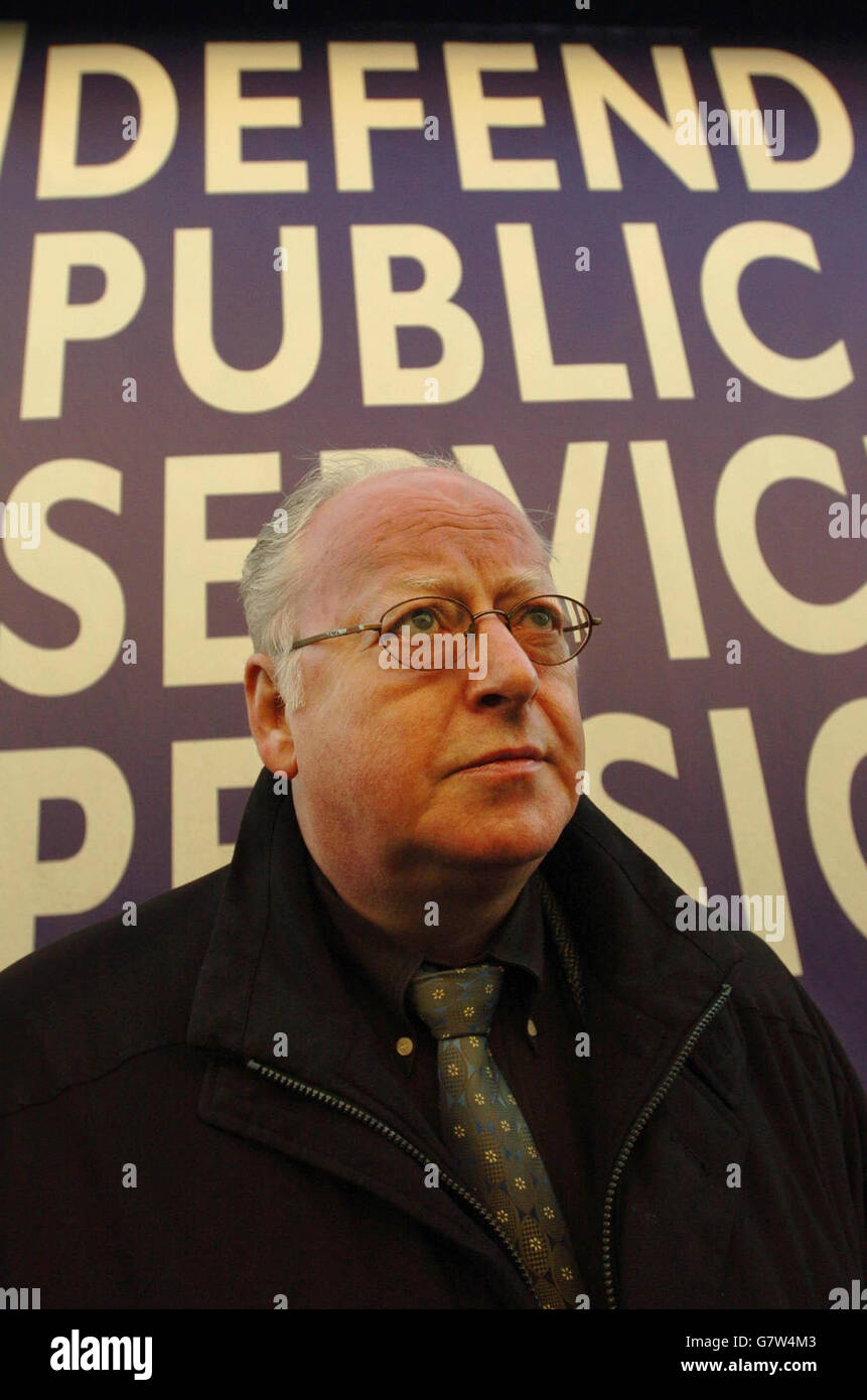 Head shot poster text posing billboard hi-res stock photography and ...