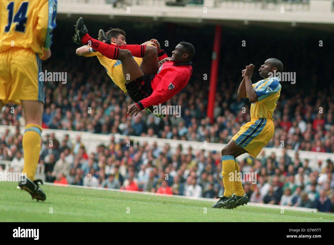 Wimbledon flies through the air hi-res stock photography and images - Alamy