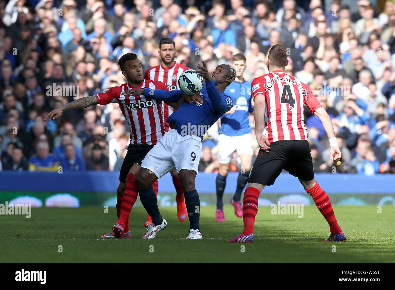 Everton's Arouna Kone (Centre) and Southampton's Ryan Bertrand (left ...