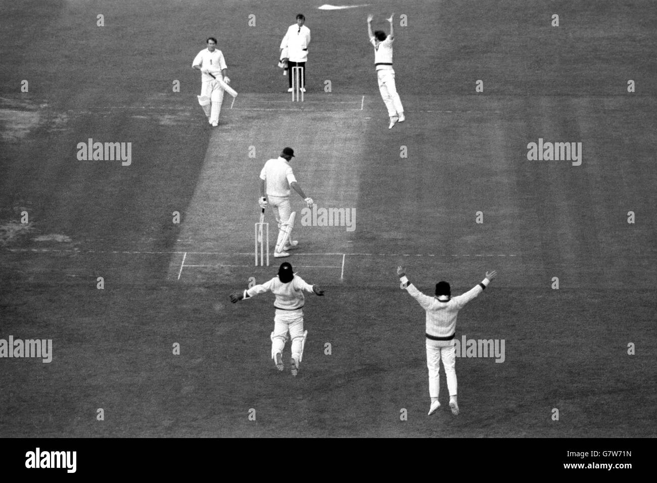 Lords leaping hi-res stock photography and images - Alamy