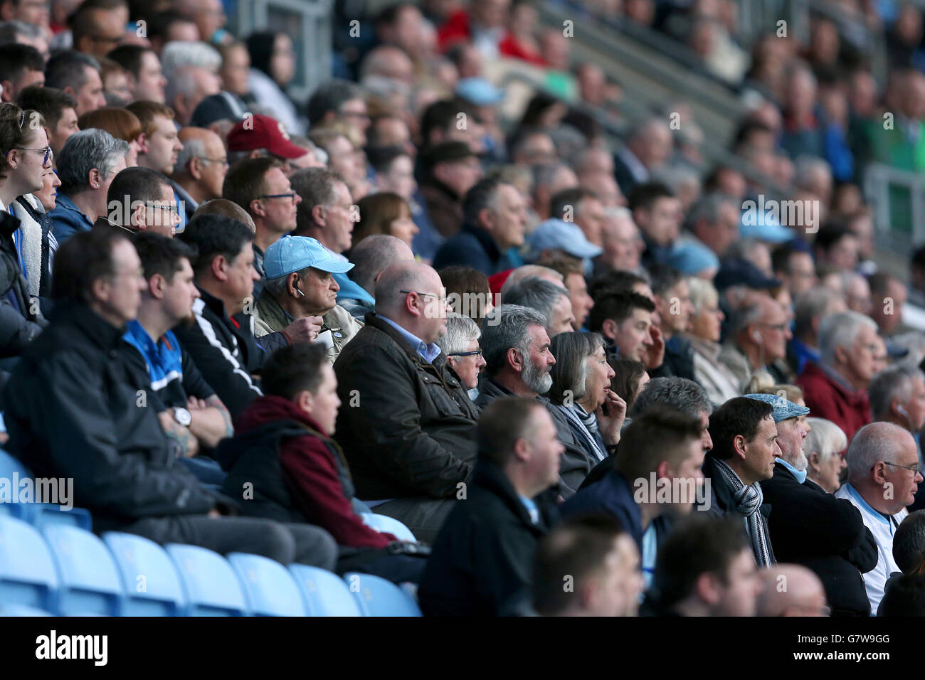 Football crowds crowd in stands coventry fans in the stands hi-res ...