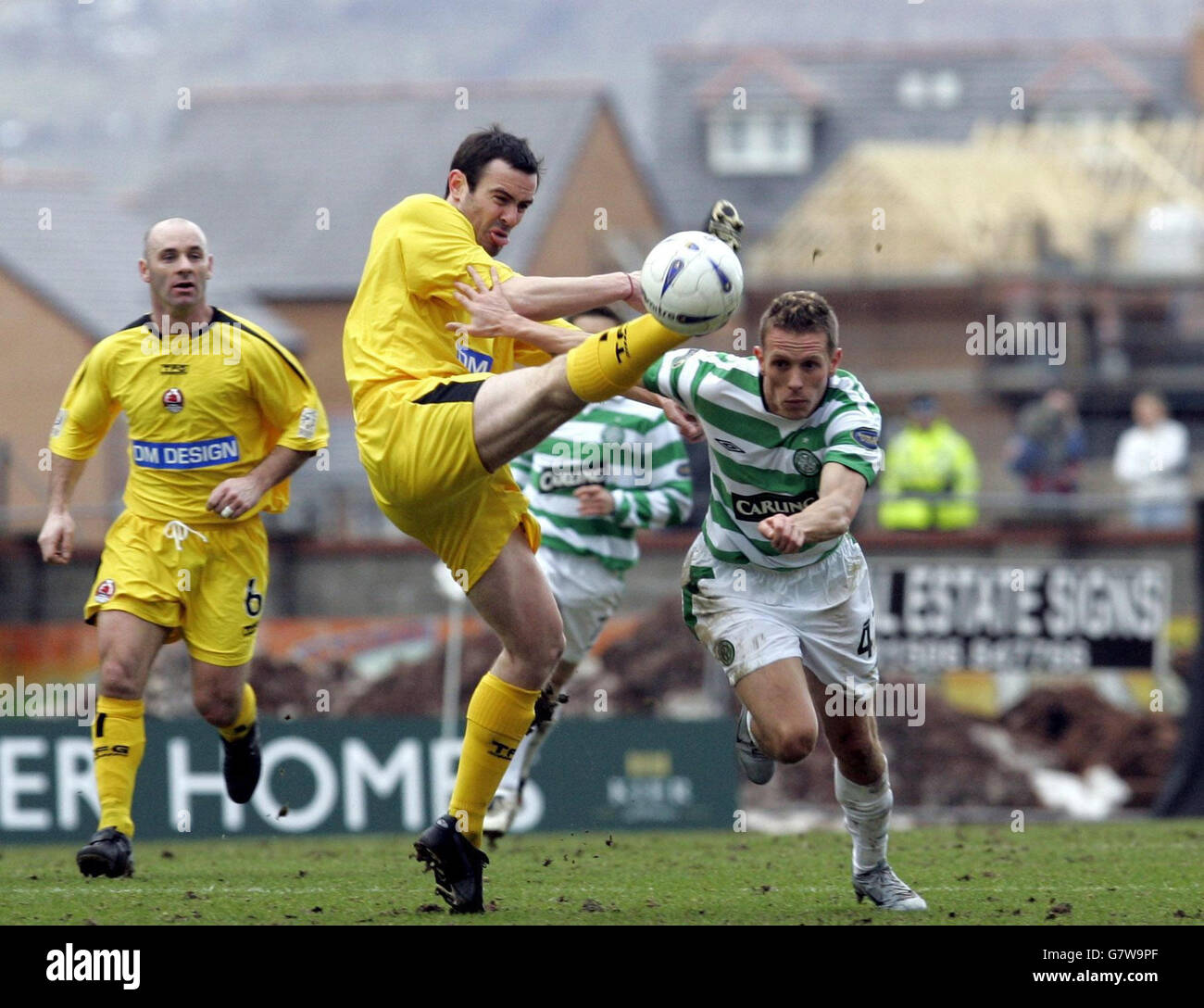 Celtic's Craig Bellamy (R) challenges Clydes' John Potter with Darren ...