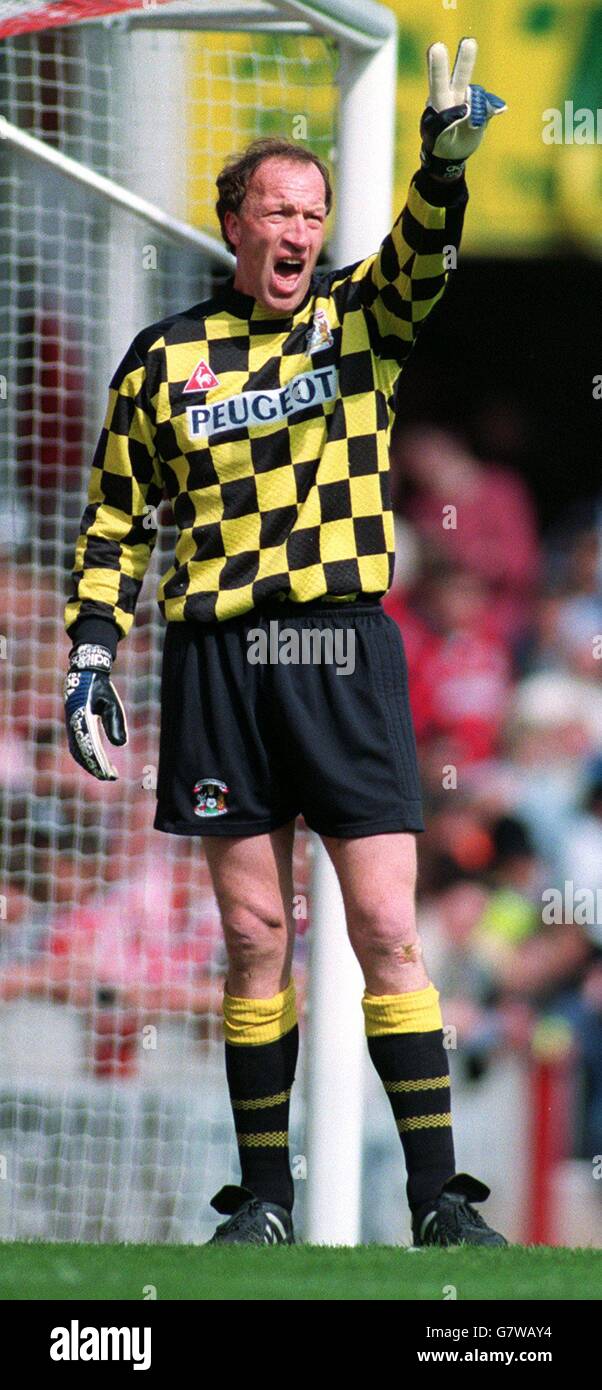 Soccer ... Carling Premier League ... Southampton v Coventry City Stock ...