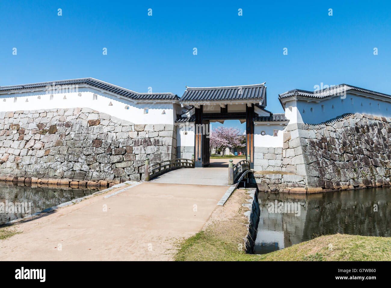 Japan, Ako castle. Koraimon type gateway, the Umayaguchimon gate with ...