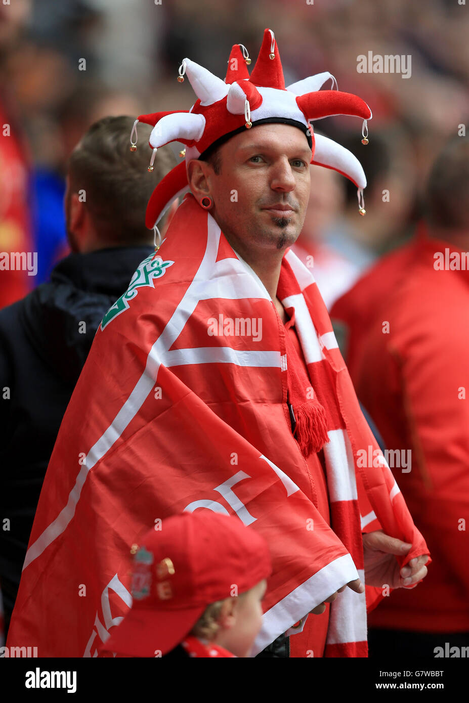 A liverpool fan wearing a flag and jesters hat hi-res stock photography ...
