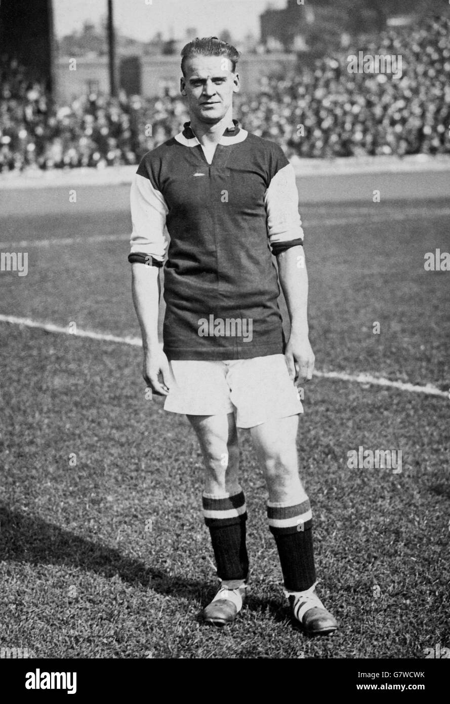 Billy walker aston villa hi-res stock photography and images - Alamy