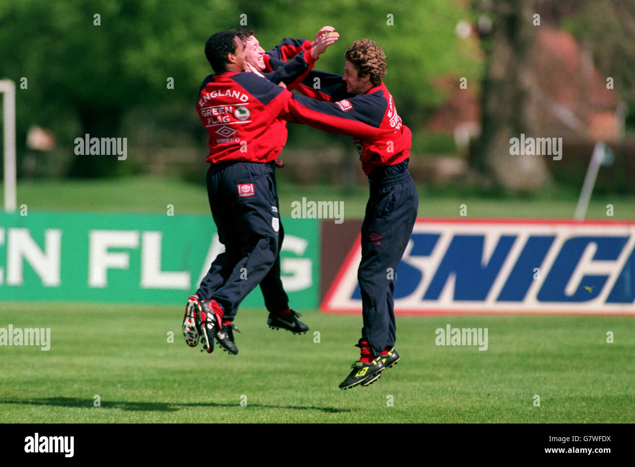 Paul Ince, Robbie Fowler and Steve MacManaman celebrate scoring a goal ...
