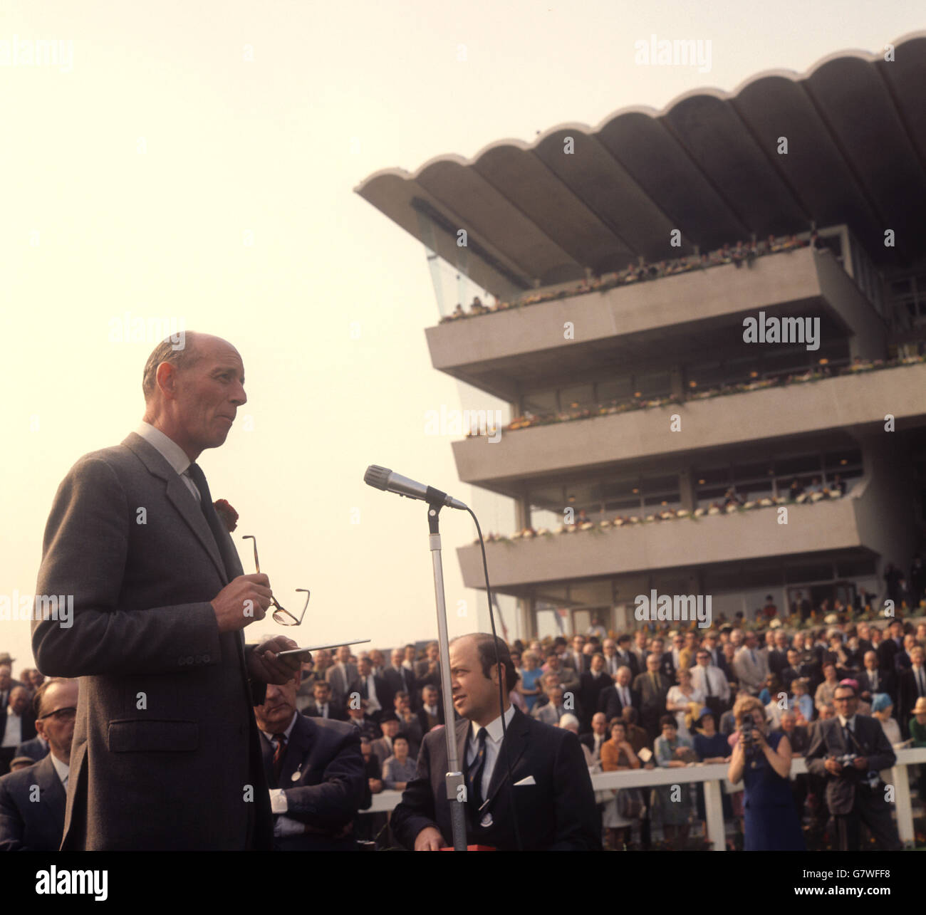 Grandstand doncaster racecourse hi-res stock photography and images - Alamy