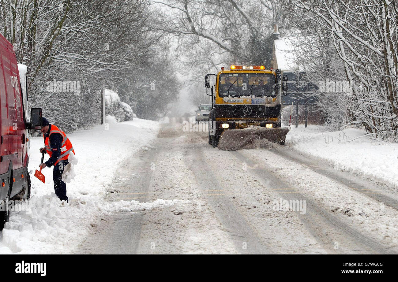 A Parcel Force delivery man struggles near Scotch Corner in deep snow ...
