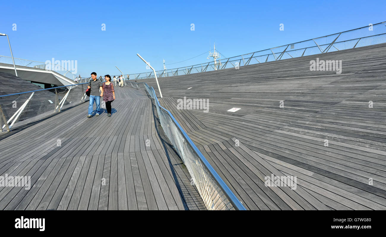 Yokohama , Japan's largest wooden boardwalk Stock Photo - Alamy