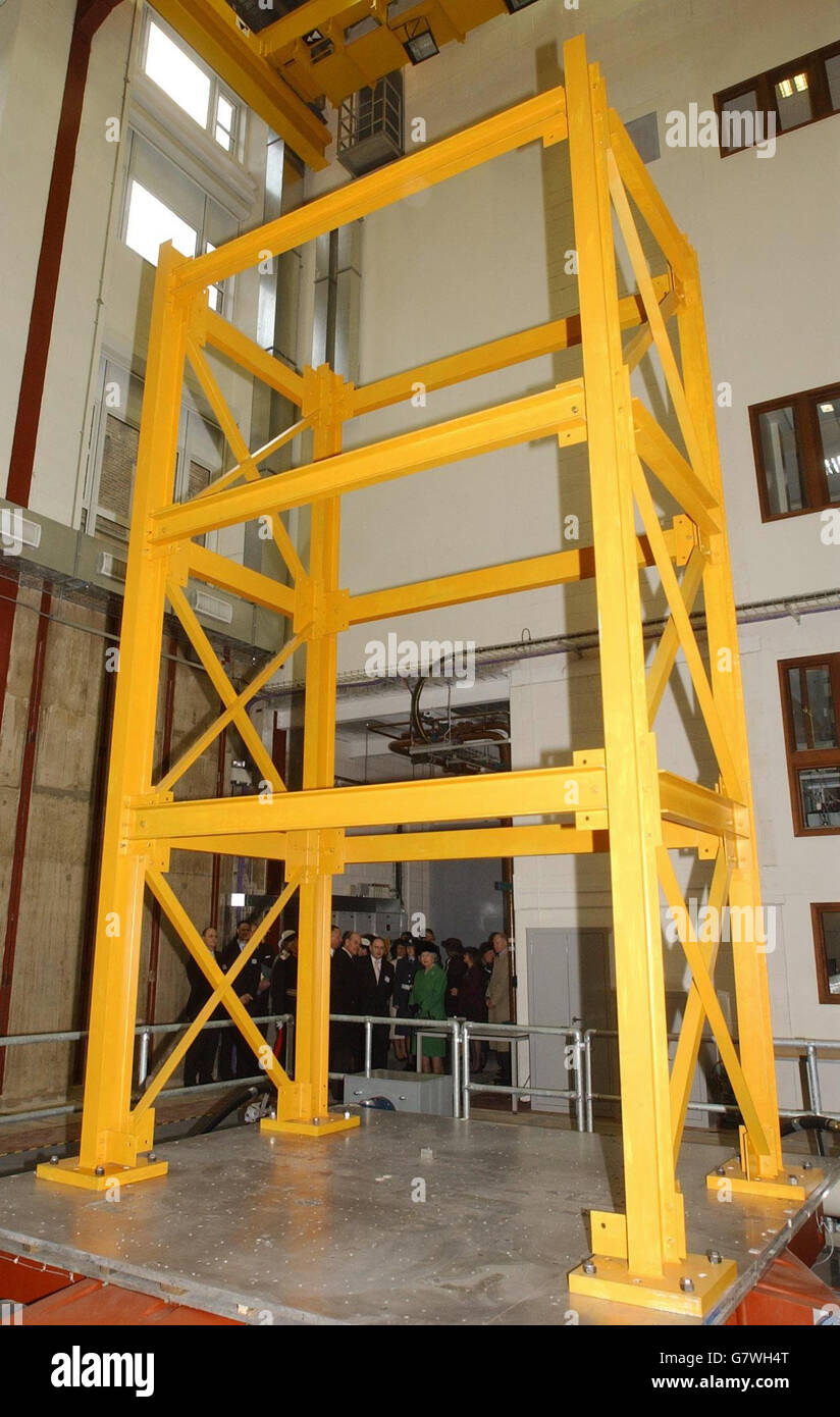 Royalty queen elizabeth ii science hi-res stock photography and images ...