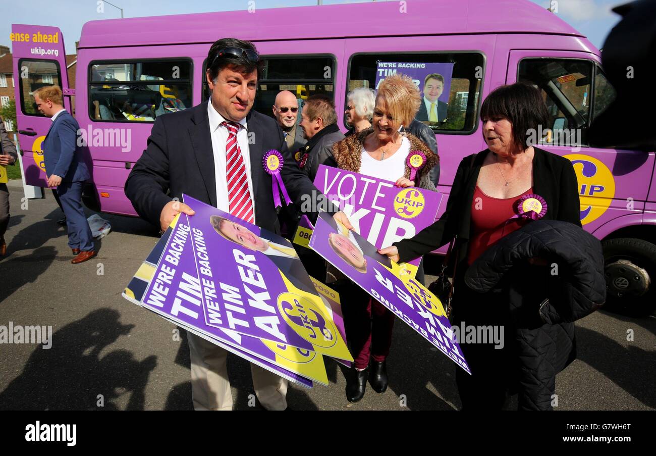 Ukip supporters in South Ockendon, Essex, prepare for the arrival of ...