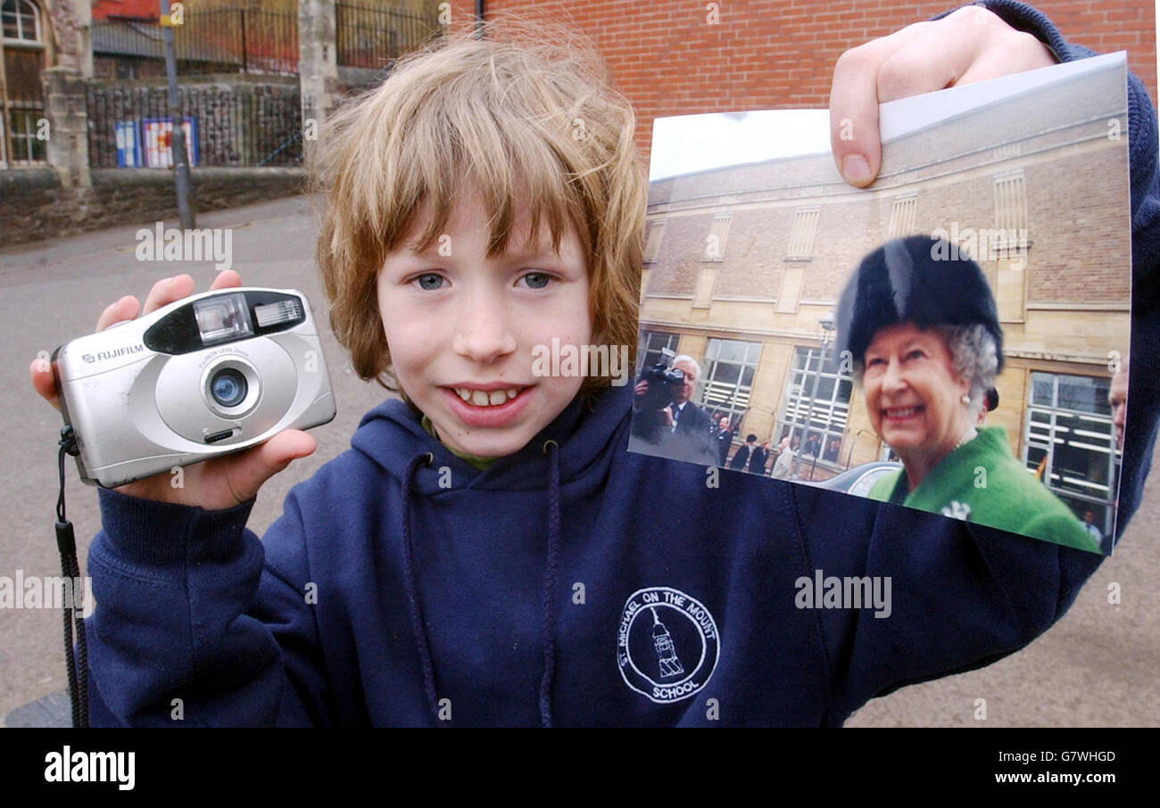Queen Elizabeth II photo - Queen's Building - Bristol University Stock ...