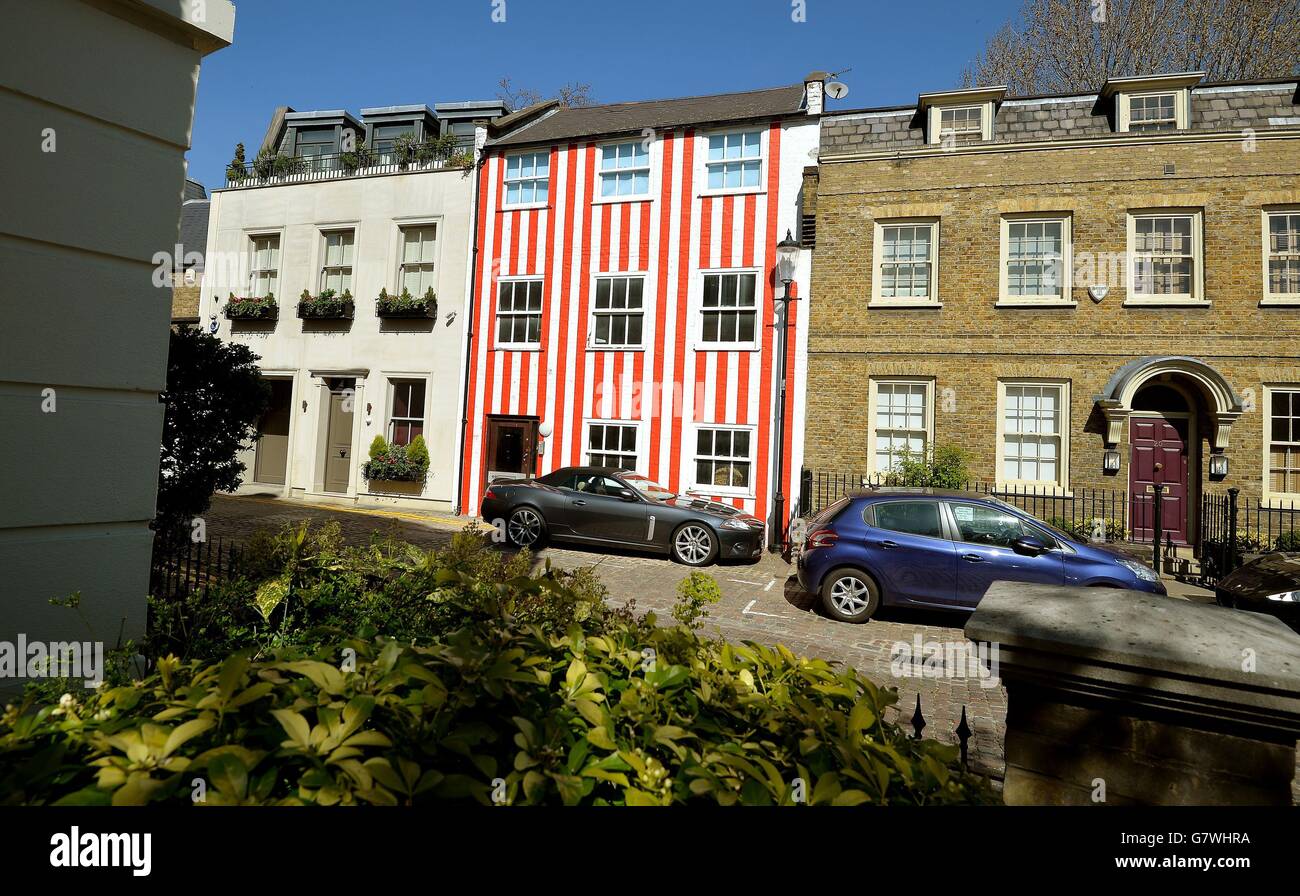 Red and white striped house Stock Photo - Alamy
