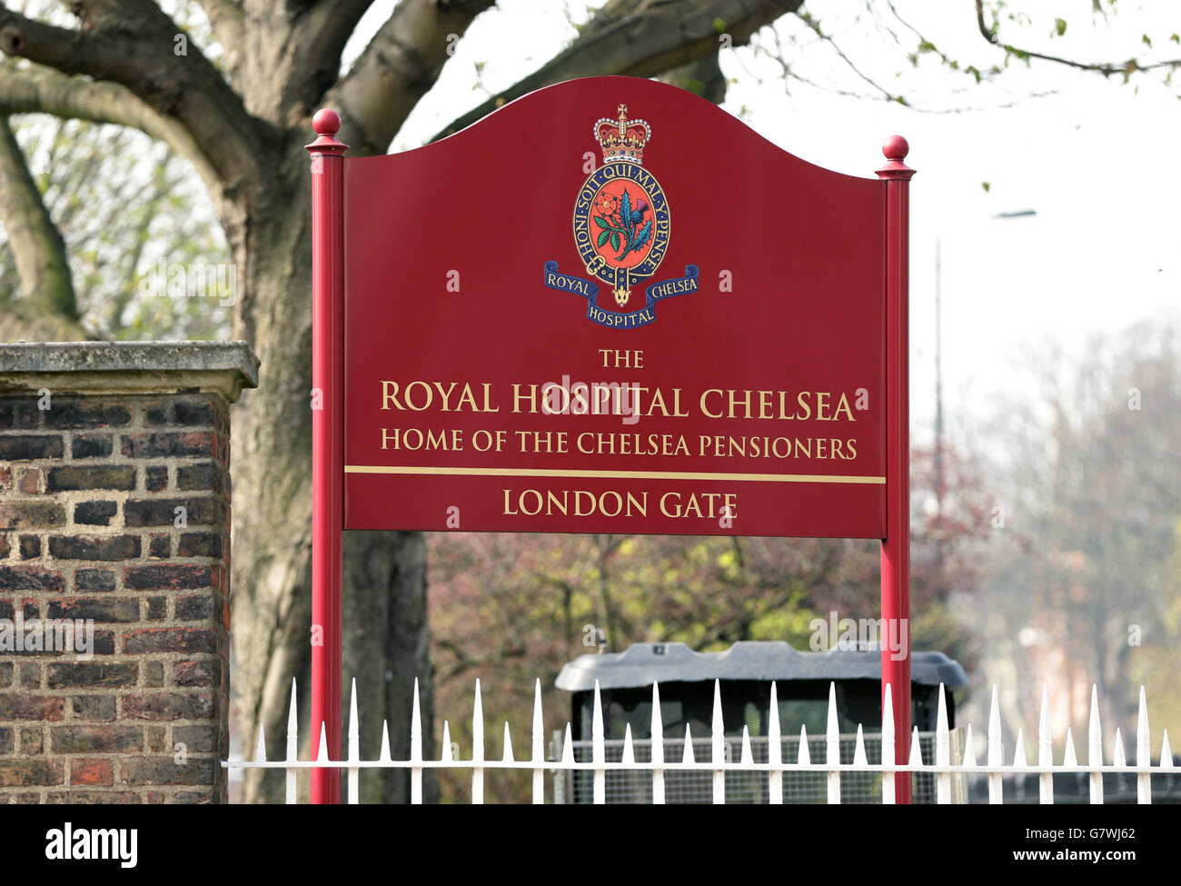 The sign outside the royal hospital chelsea hi-res stock photography ...