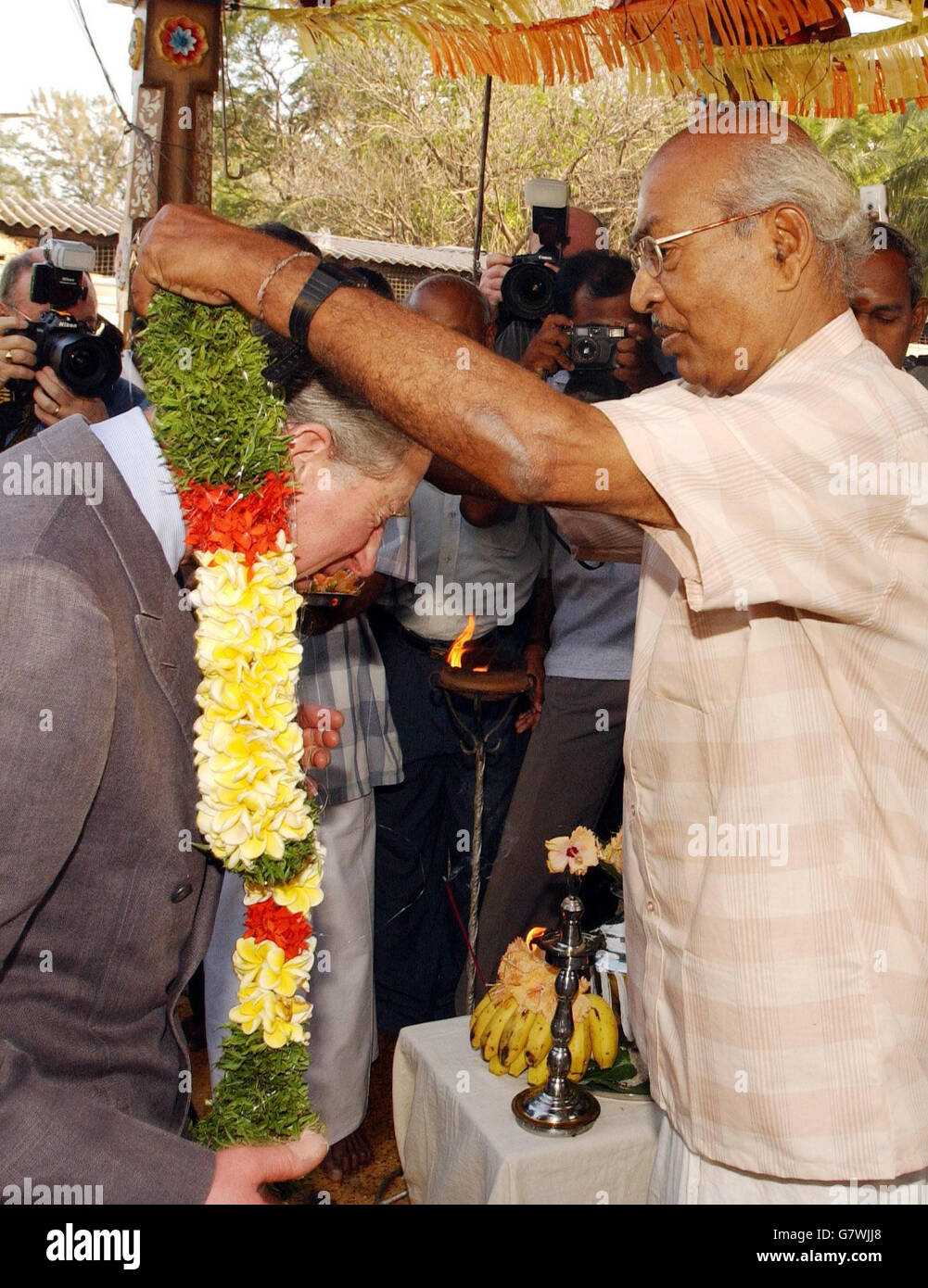 Garlanded: Từ Định Nghĩa và Cách Sử Dụng Trong Tiếng Anh