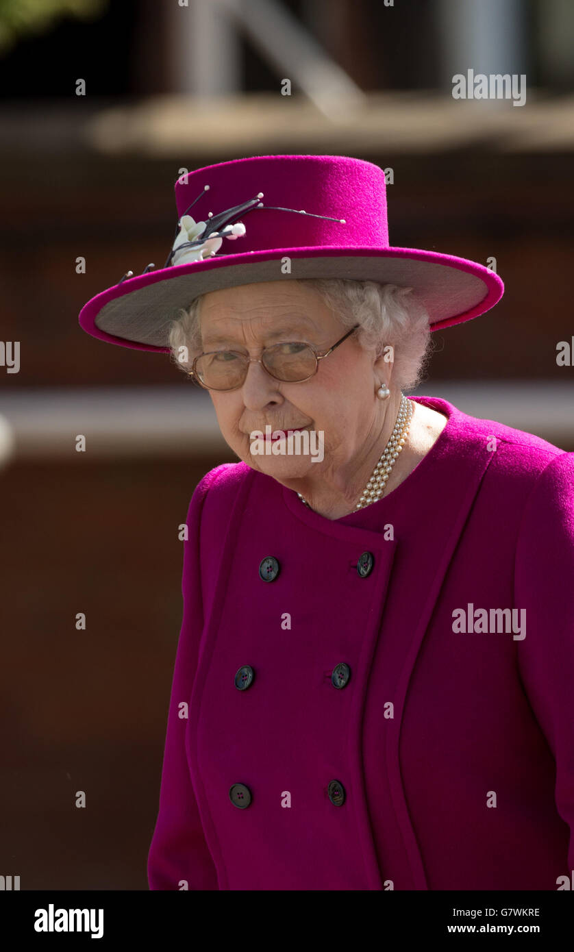Queen Elizabeth II watches the horse racing at the Dubai Duty Free ...