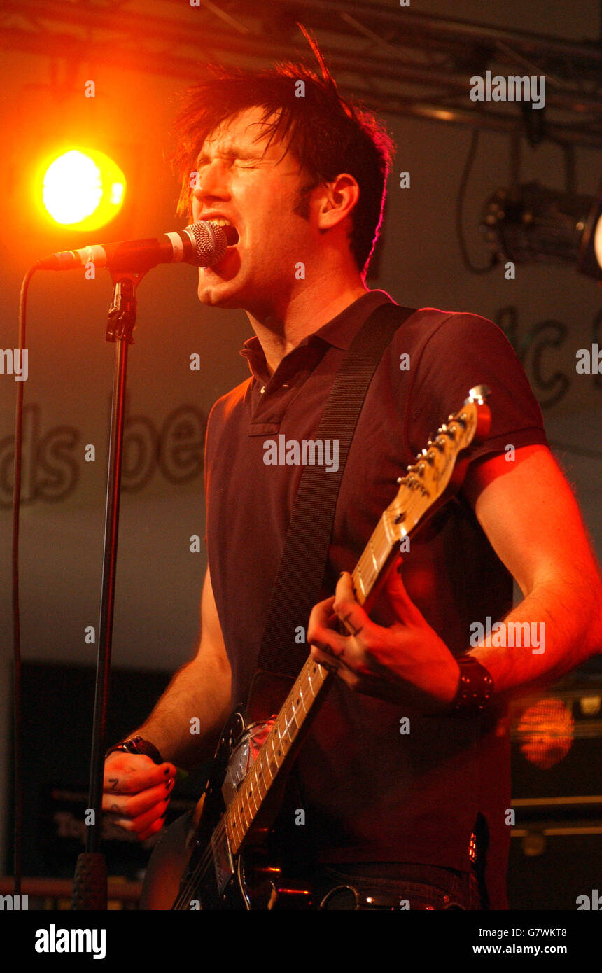 The Bravery Performing Their New Single An Honest Mistake - HMV Oxford ...