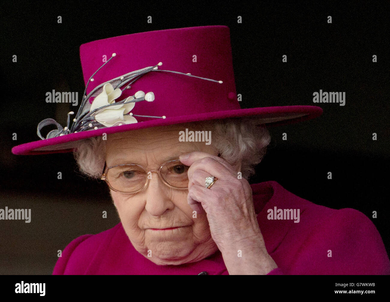 Queen Elizabeth II watches the horse racing at the Dubai Duty Free ...