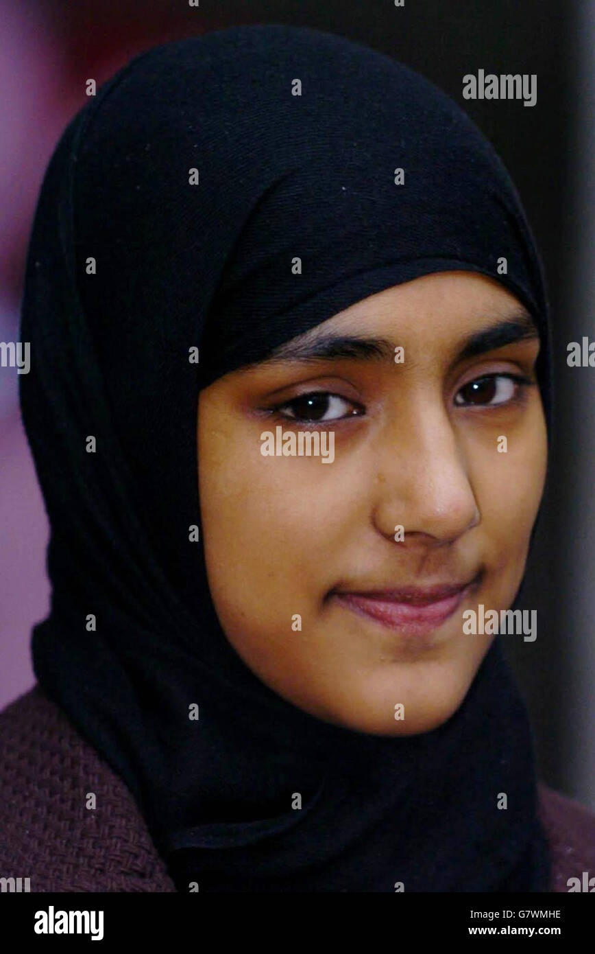 Shabina Begum, leaves the High Court. The Muslim girl today won her ...