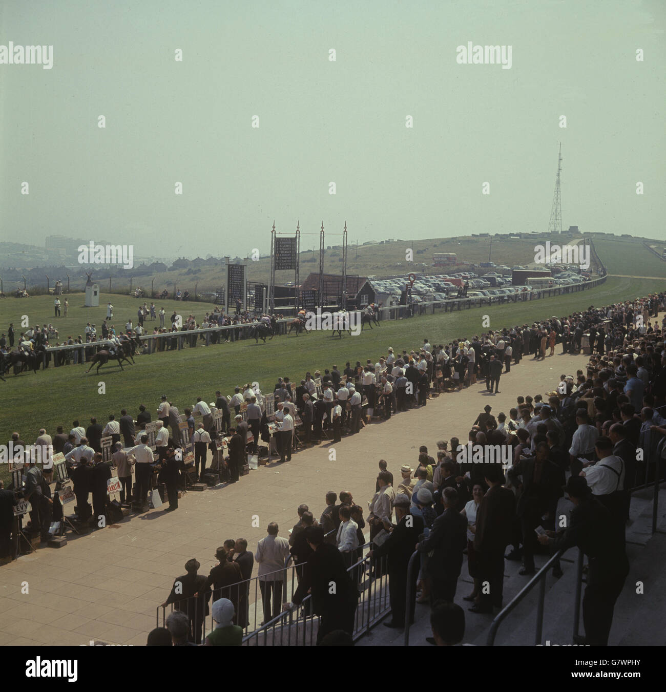 Brighton racecourse crowds hi-res stock photography and images - Alamy