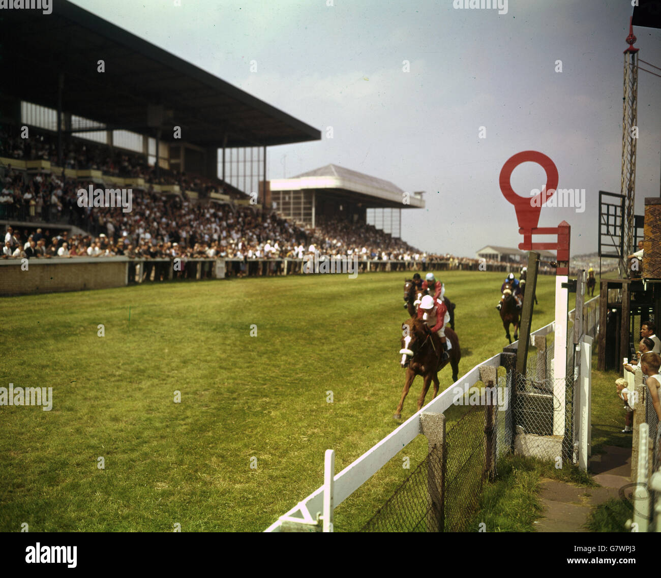 Brighton racecourse crowds hi-res stock photography and images - Alamy