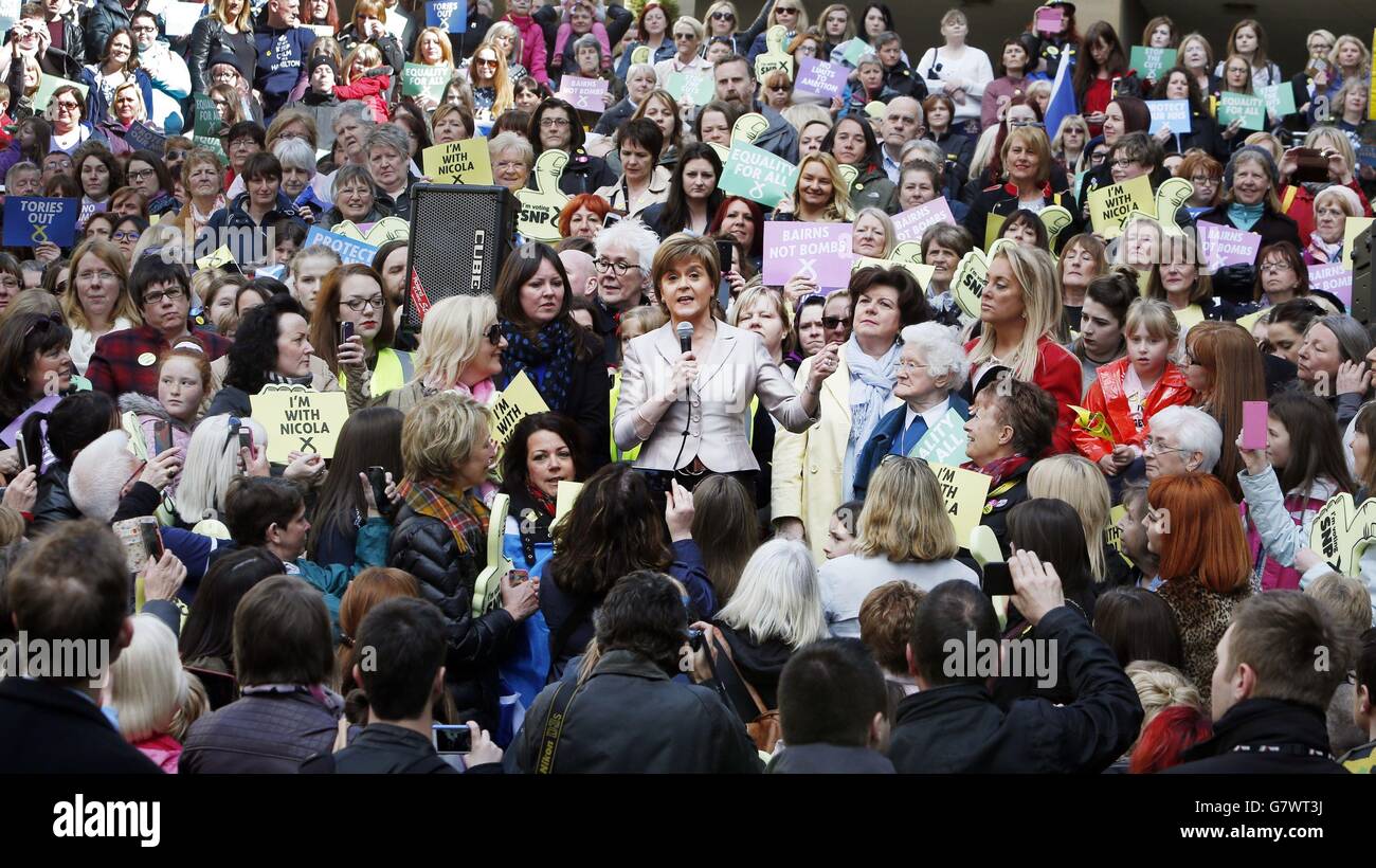 Nicola sturgeon leader of the snp hi-res stock photography and images ...