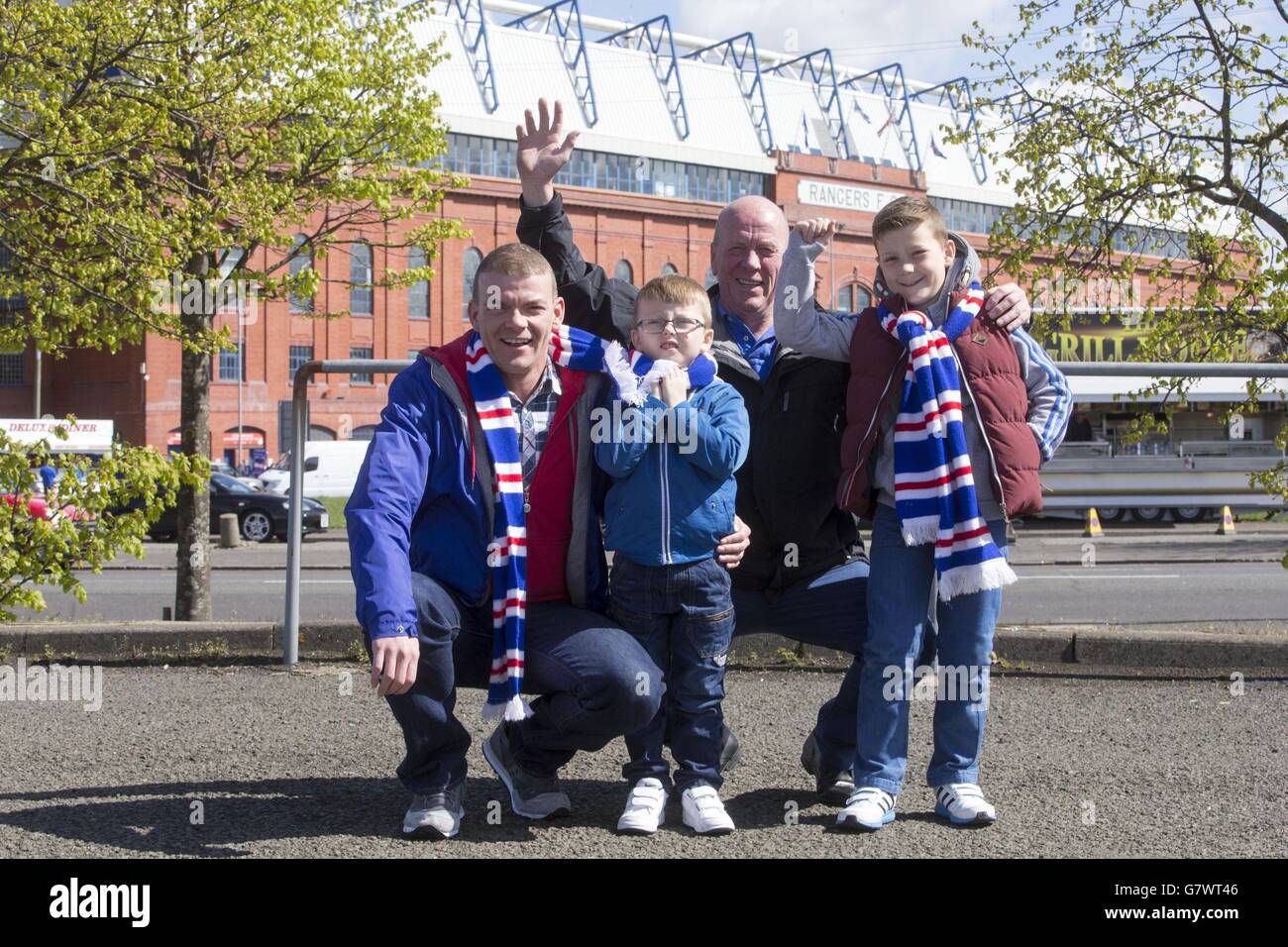 Rangers glasgow young fans hi-res stock photography and images - Alamy