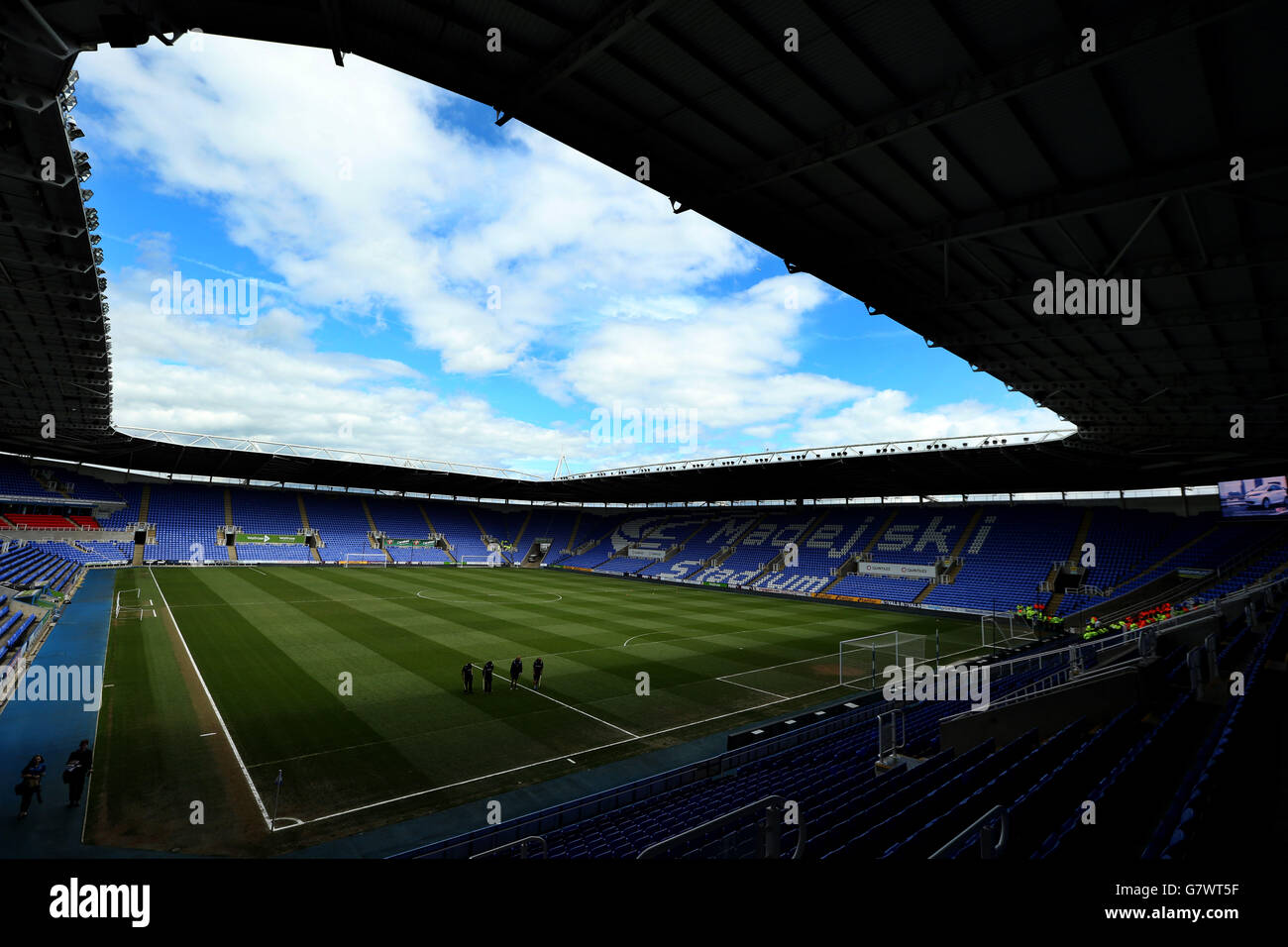 Readingftp football ground stadium hi-res stock photography and images ...