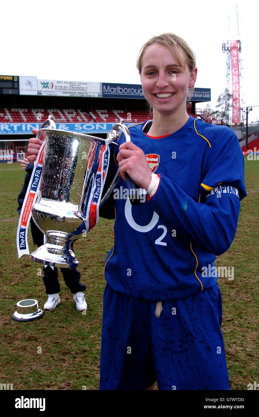 Arsenal's captain Faye White with the Nationwide Women's Premier League ...