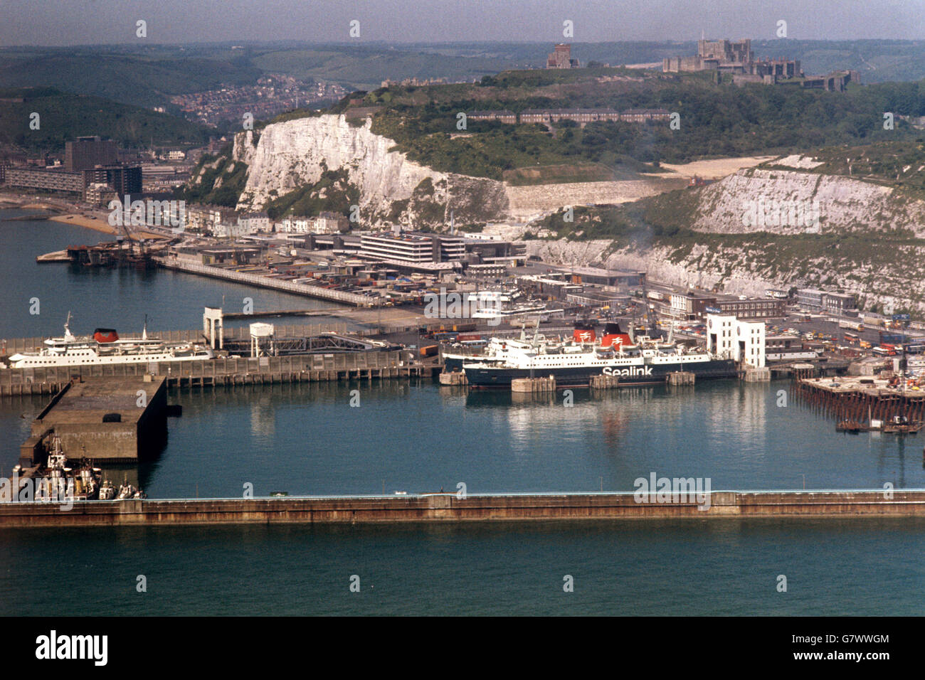 Dover harbour and the cliffs surmounted by dover castle hi-res stock ...