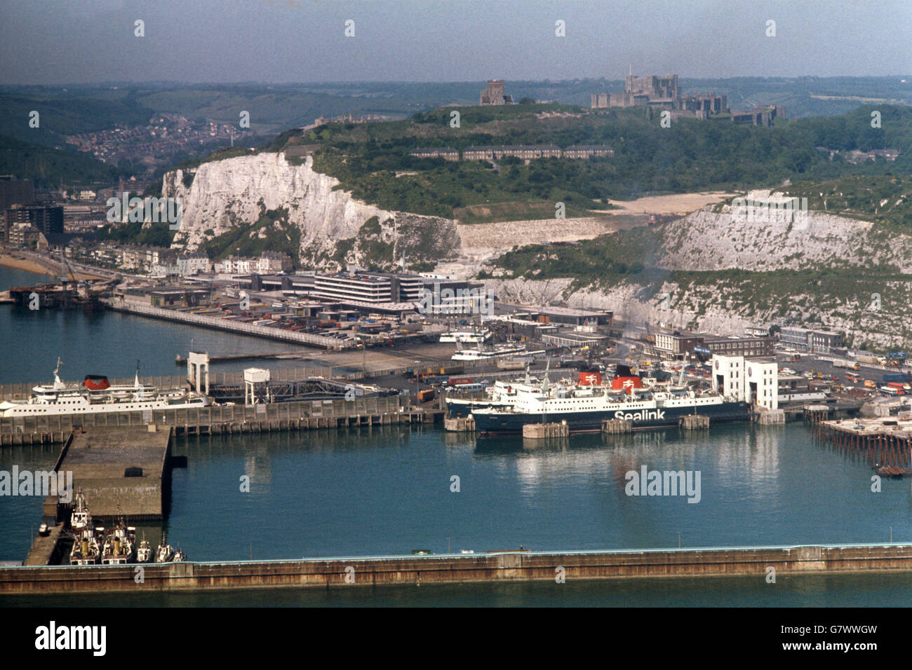 Dover harbour and the cliffs surmounted by dover castle hi-res stock ...