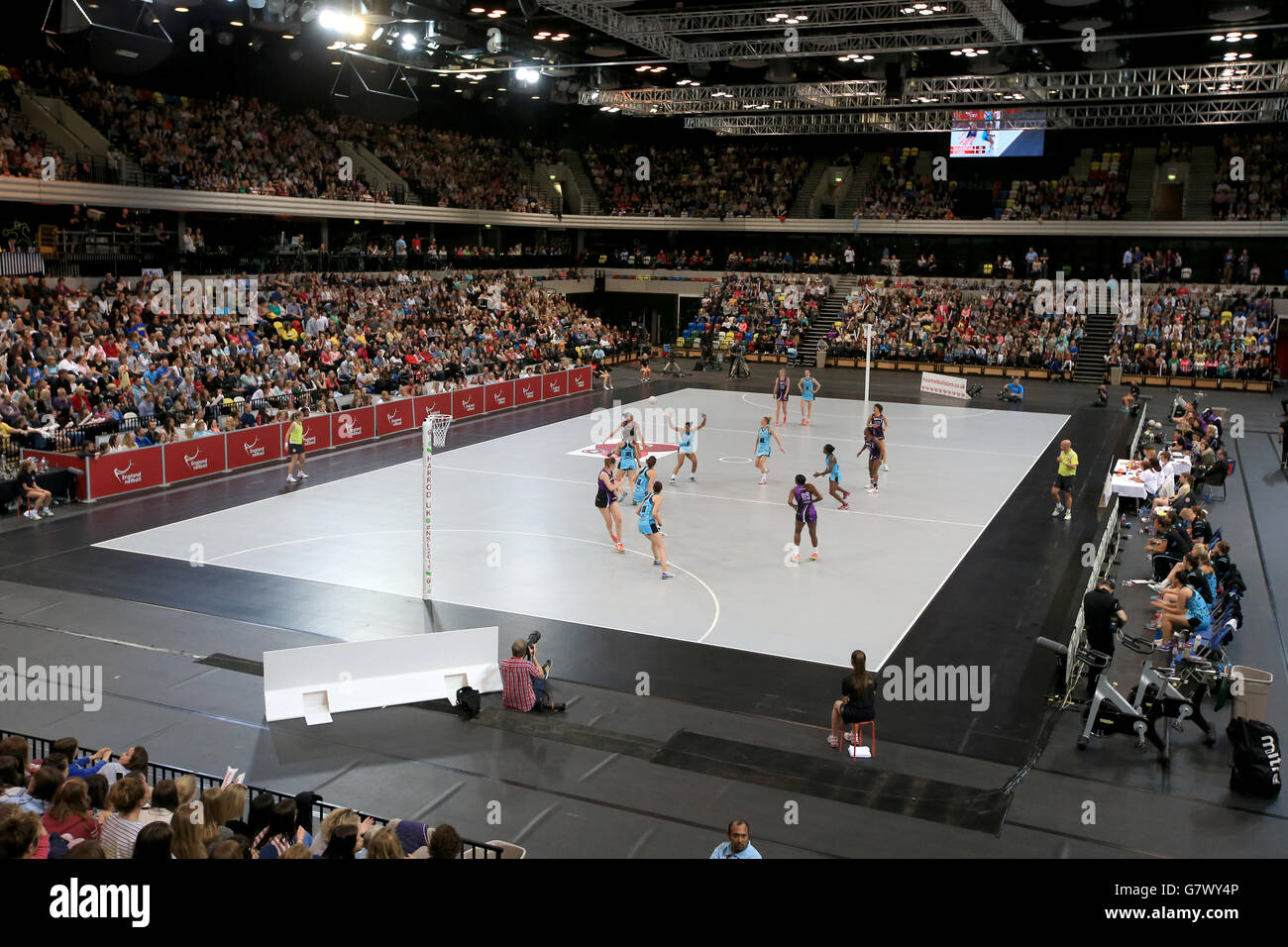 Hertfordshire Mavericks (purple) and Surrey Storm (blue) players during ...