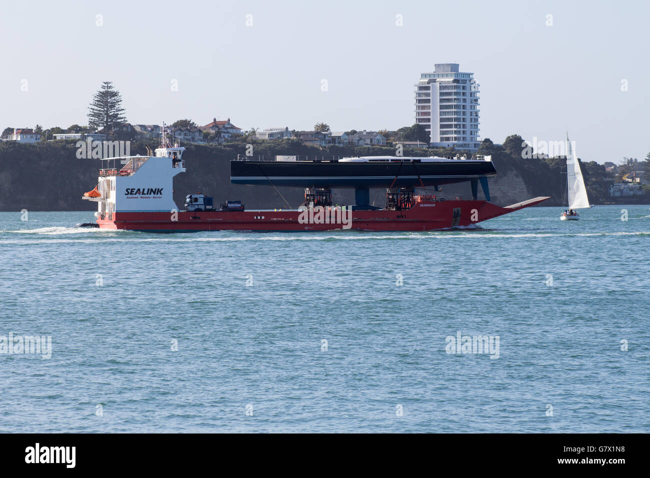Sealink Ferry Seabridge carrying Superyacht hull Cygnus Montanus Stock ...