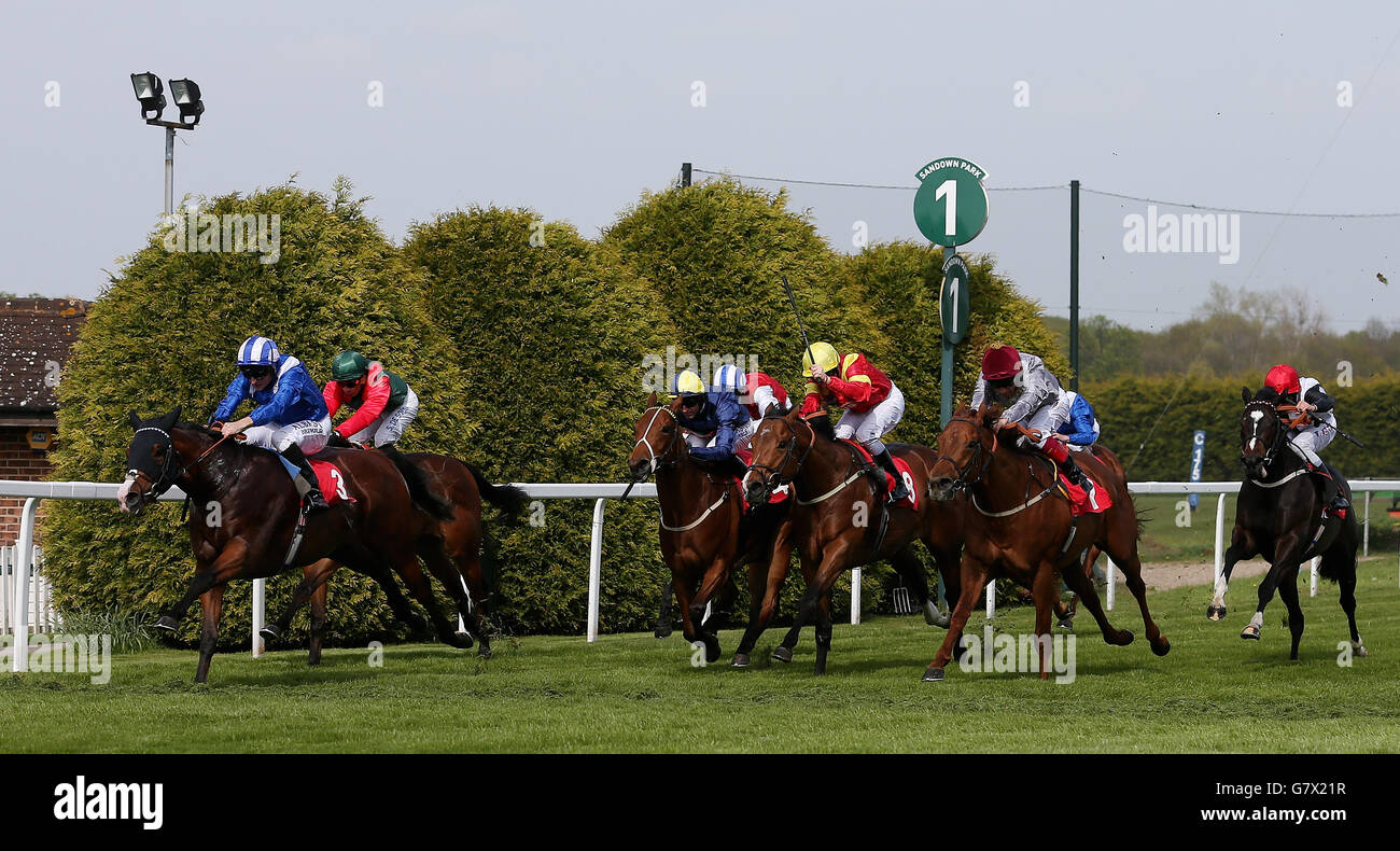 Horse Racing - bet365 Friday - Sandown Racecourse Stock Photo - Alamy